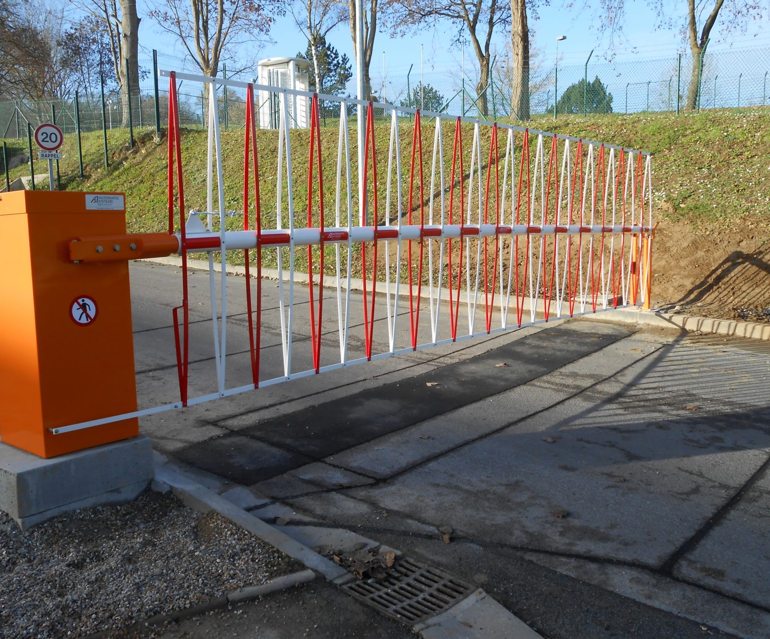 Barrière levante avec herse - Location & installation - Leasydoor